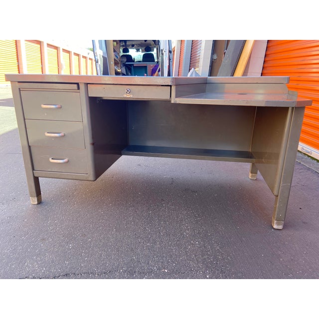 Art metal tanker desk store