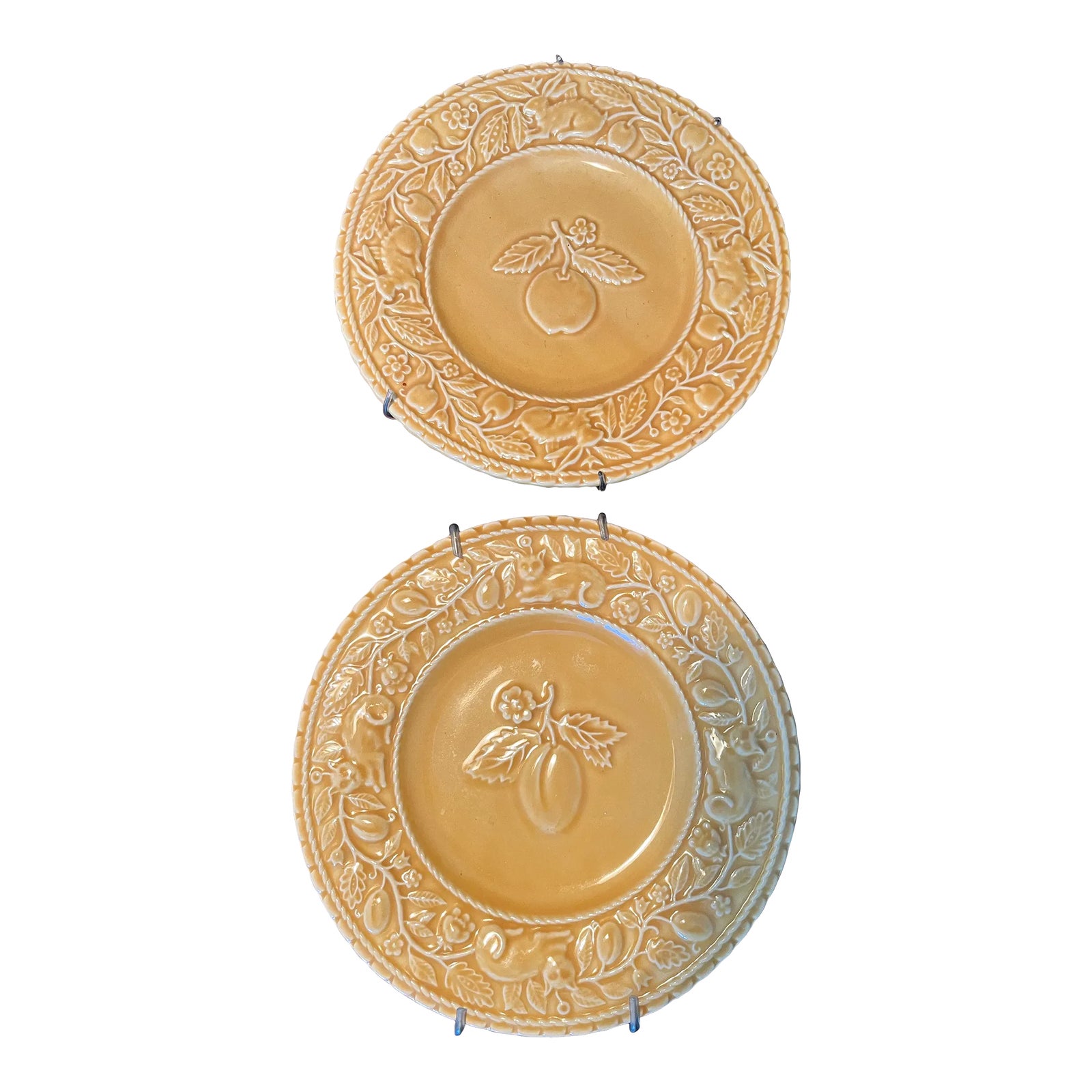 1950s Bordallo Pinheiro Fruit Design Plates by Jay Willfred Diu of ...