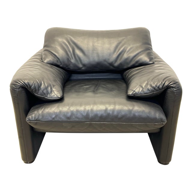 Vico Magistretti Maralunga Black Leather Lounge Chair For Cassina