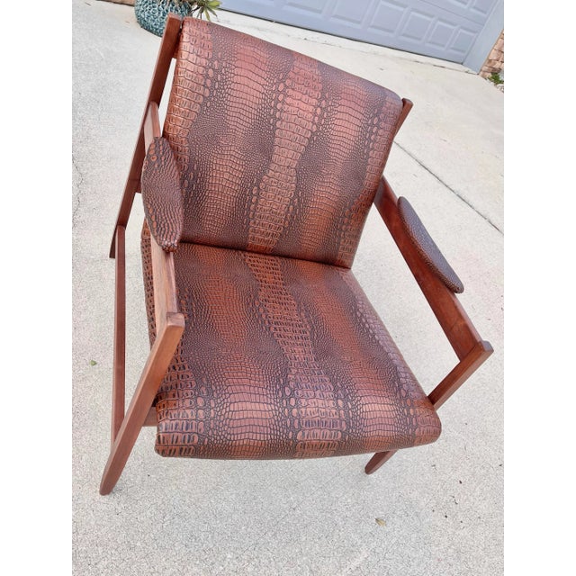 Mid-Century Modern Floating Lounge Chair | Danish or Scandinavian Style ...