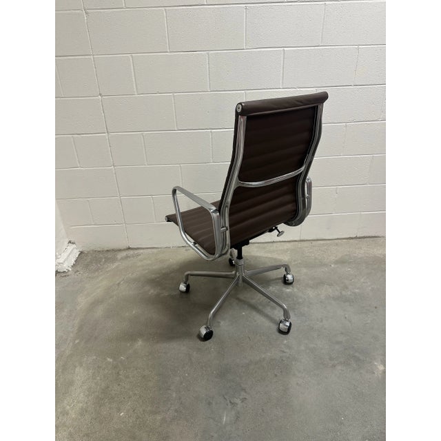 Herman Miller Eames Executive Aluminum Group Chair | Chairish