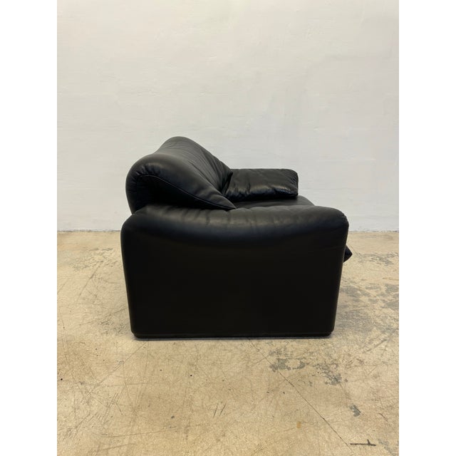 Vico Magistretti Maralunga Black Leather Lounge Chair For Cassina