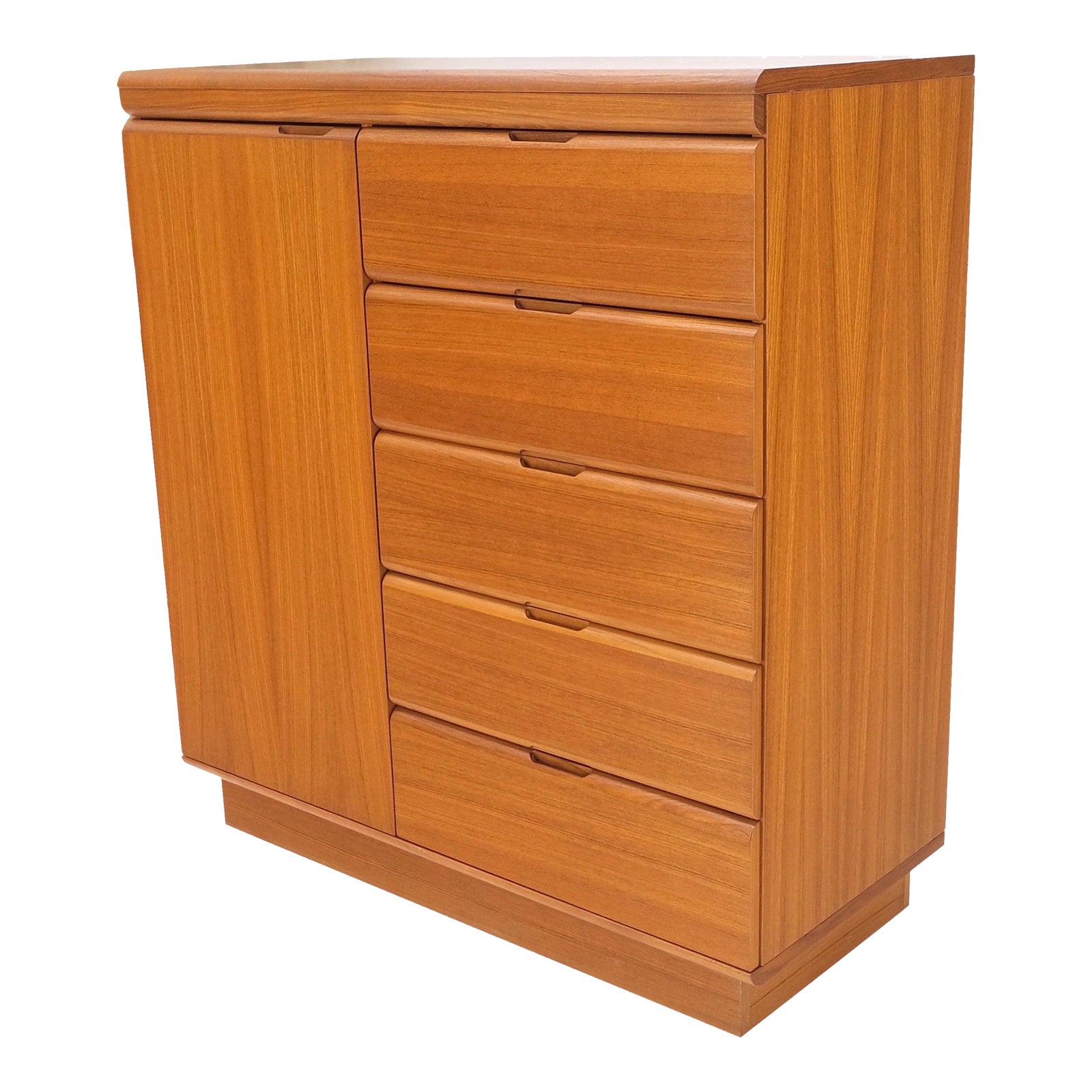 Danish Mid-Century Modern 7 Drawers High Credenza Chest Dresser ...