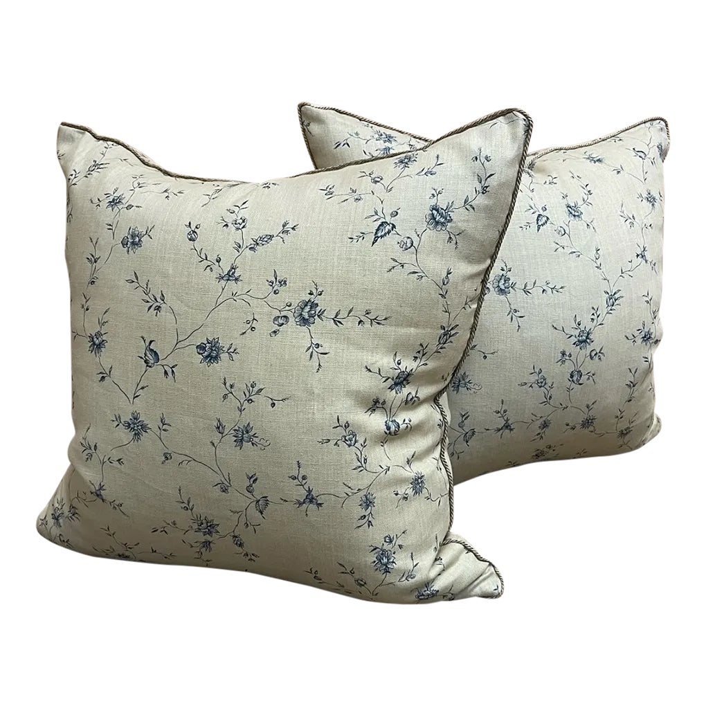 Pair of Vintage Chelsea Editions Fabric Throw Pillows | Chairish
