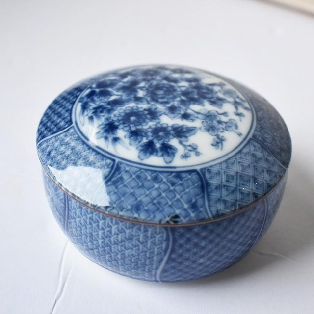 Chinese Ming Dynasty Circular Blue and White Porcelain Box With Cover ...