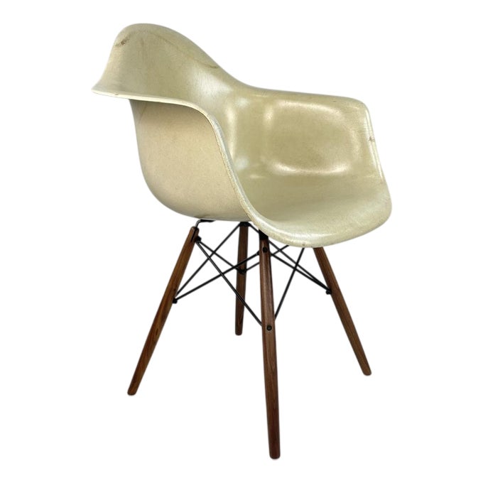 Parchment / White Fibreglass Daw Chair by Charles and Ray Eames for ...