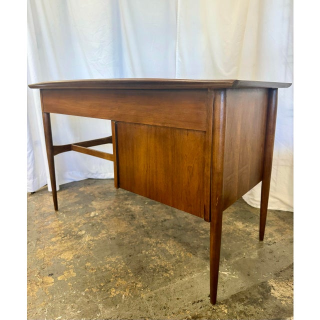1960s Mid Century Desk by Bassett | Chairish