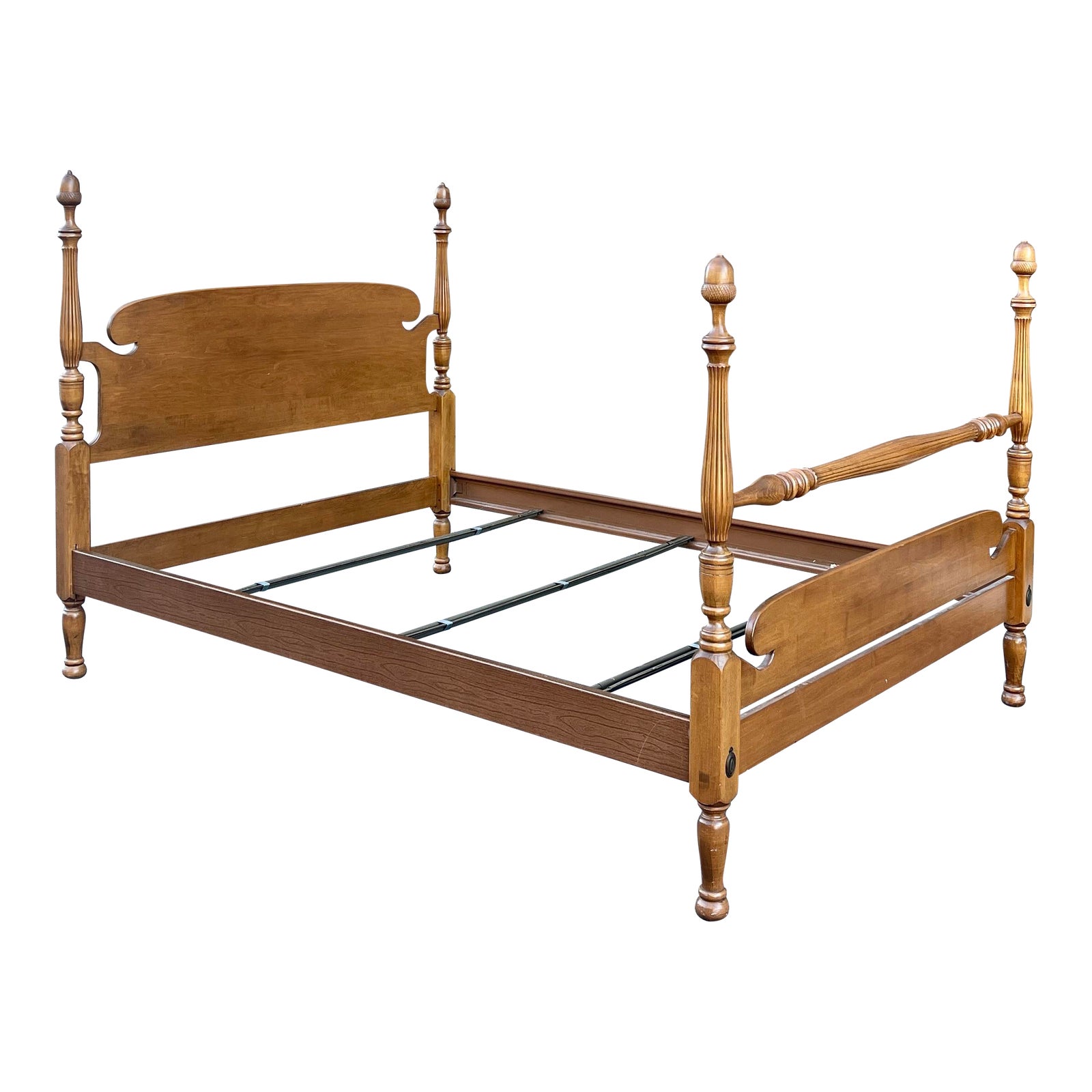 1960s Ethan Allen by Baumritter Heirloom Nutmeg Maple Full Size Acorn ...