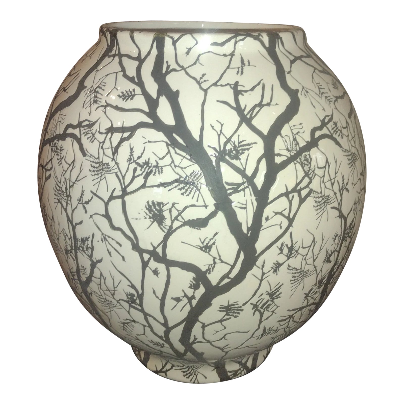 Baker's Small Tenley Vase From the Darryl Carter Collection | Chairish