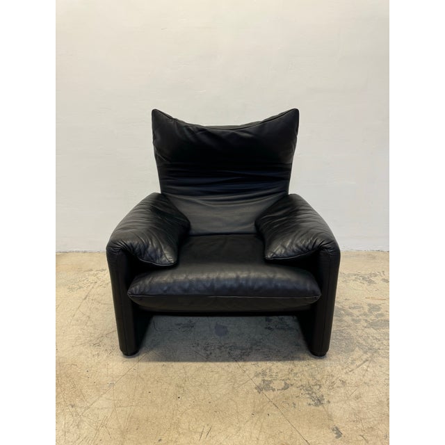 Vico Magistretti Maralunga Black Leather Lounge Chair For Cassina