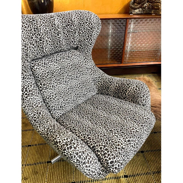 Pair of Vintage Fuzzy Leopard Arne Jacobsen Egg Chair Style Swivel ...