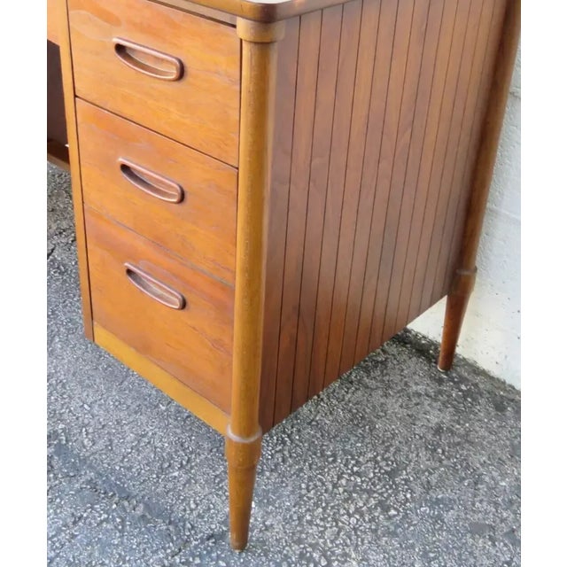 Lane Mid Century Modern Writing Computer Office Desk | Chairish