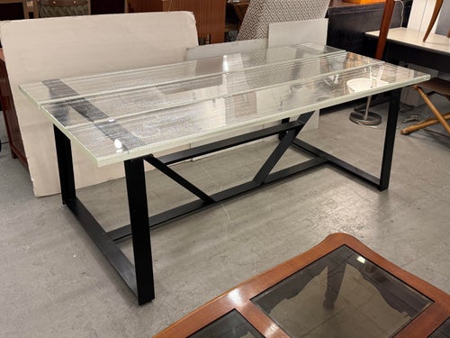 iceberg dining table