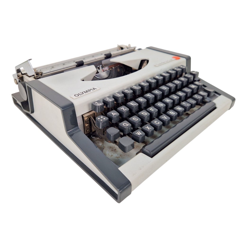 Vintage Traveller De Luxe Typewriter with Case from Olympia, 1970s ...