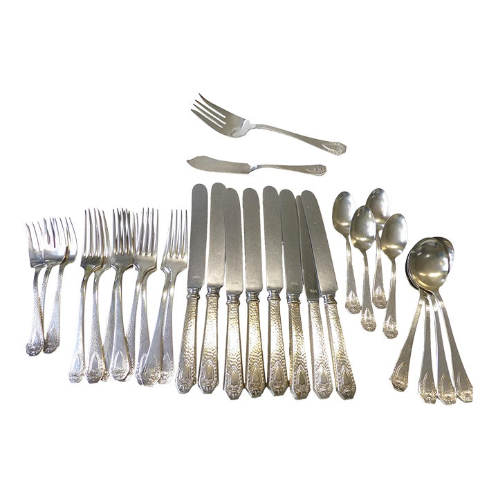 29 Piece 1847 Rogers Bros. Heraldic Hammered Wrought Silverplate ...