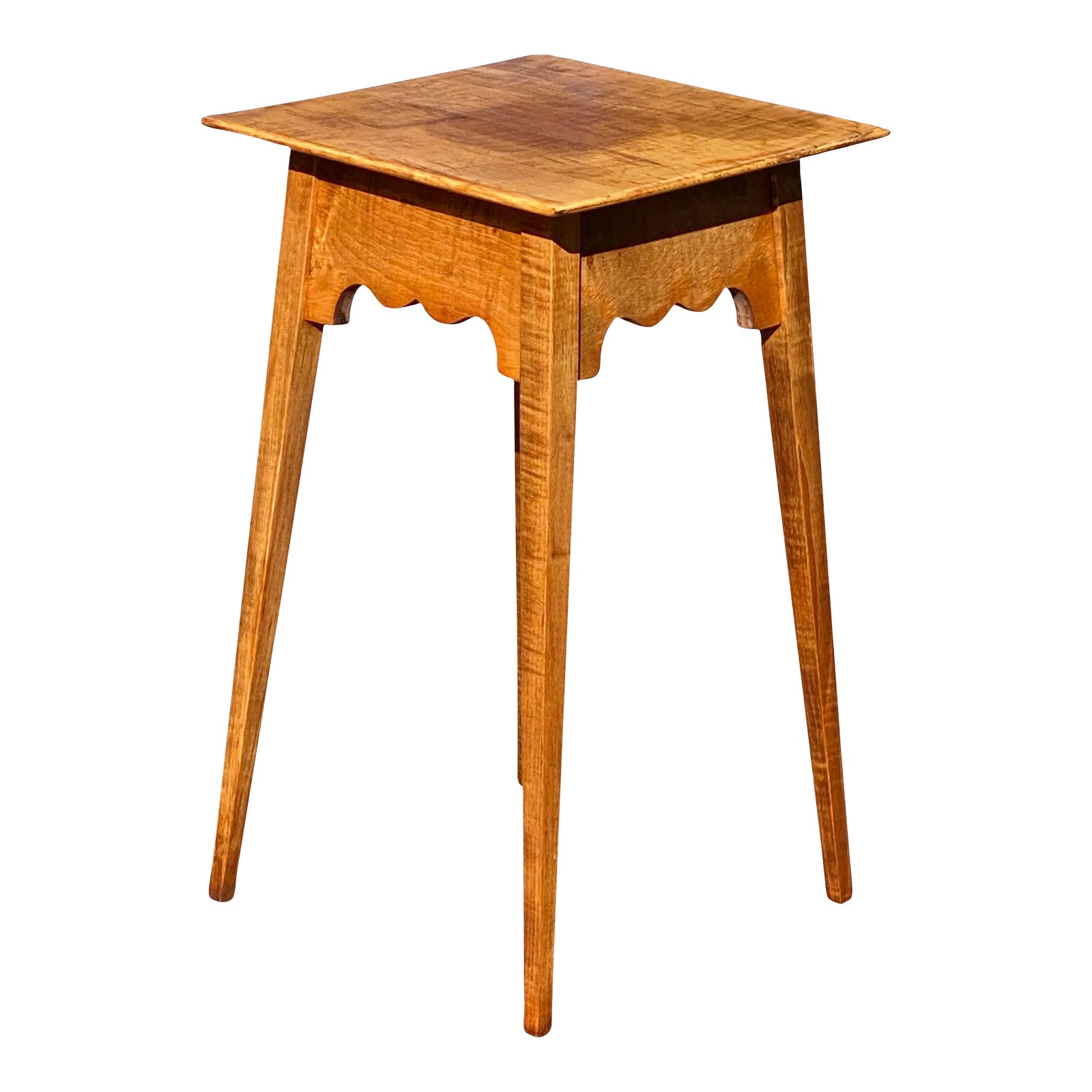 Mid 20th Century Vintage Hepplewhite Style Tiger Maple Splayed Leg ...