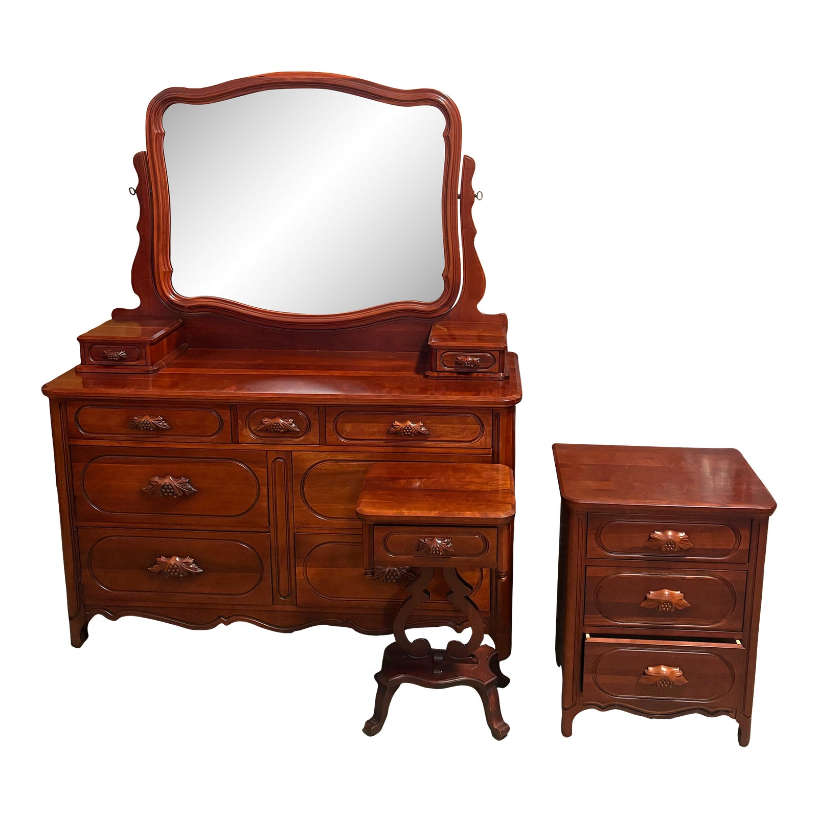 1939 Davis Cabinet Co. Lillian Russell Bedroom Suite in Collector’s ...