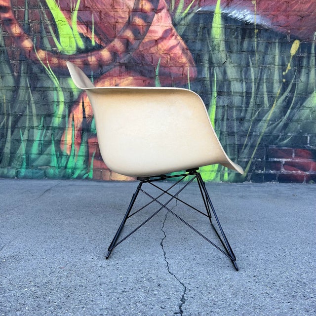 Eames Herman Miller Lar Fiberglass Armchair Midcentury Modern Cat ...