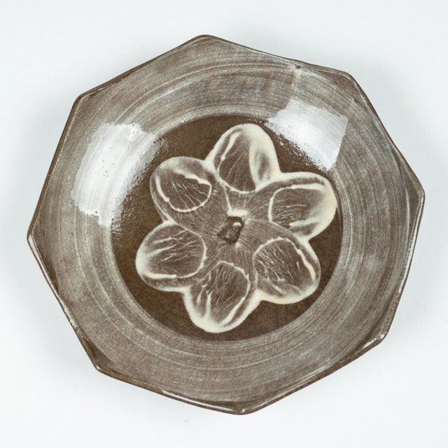 Mid 20th Century Utsutsugawa Octagonal Bowl With Brush-Mark Decoration ...