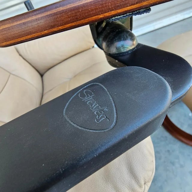 Ekornes Stressless Lounge Recliner With Swing Side Table and Ottoman ...