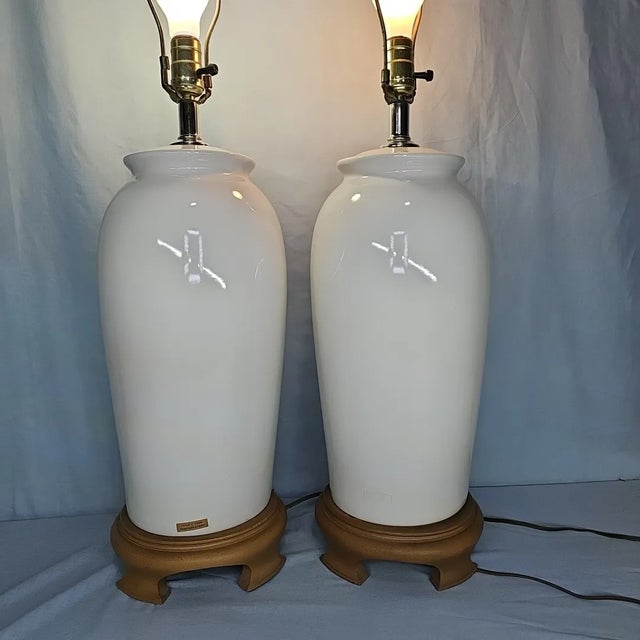 Vintage Floral Hand Decorated Ming Style Asian Oriental Vase Urn Table ...