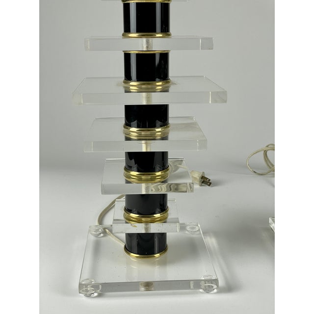 Pair of 1950s Mid-Century Modern Helix Stacked Lucite Table Lamps With ...