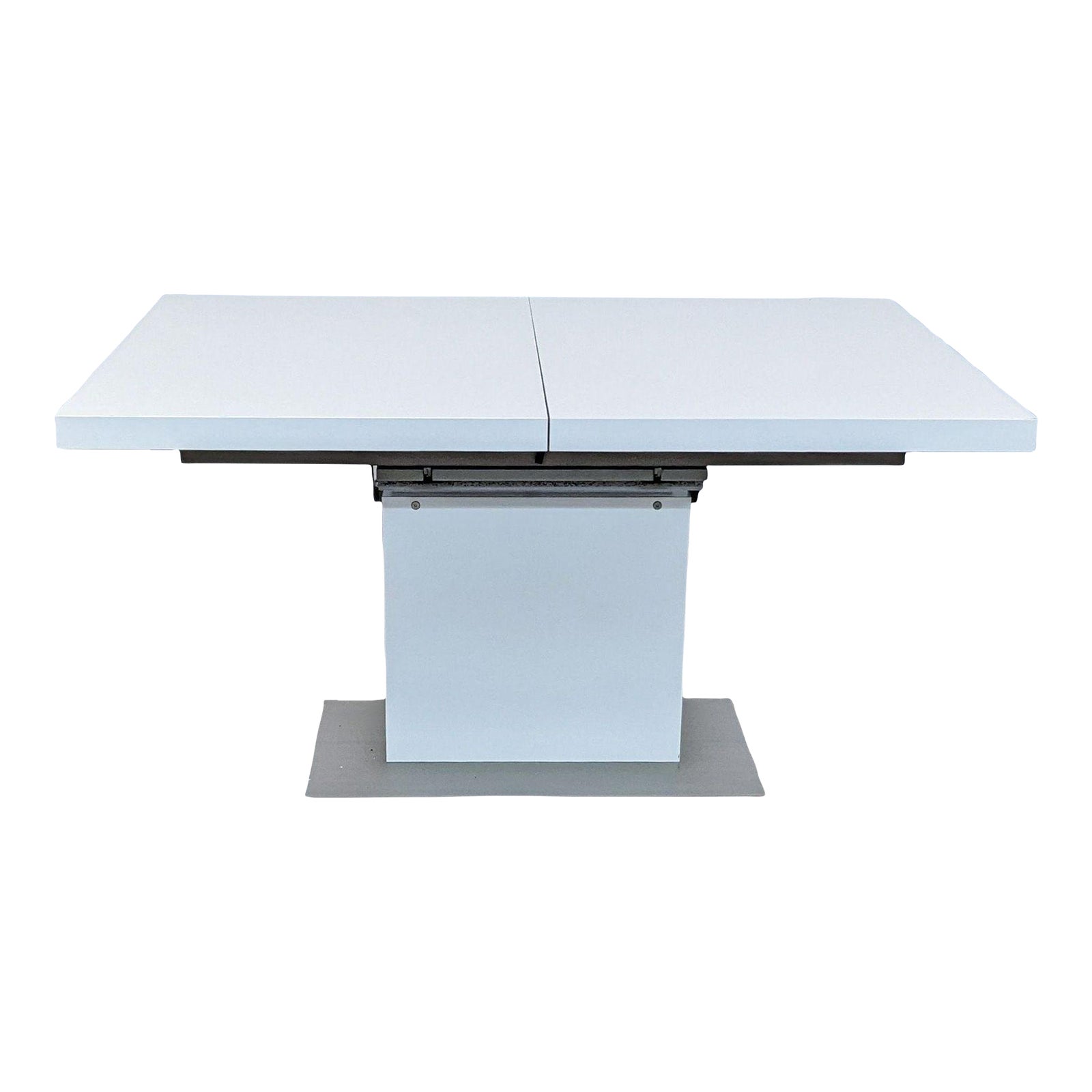 BoConcept Milano Modern Extendable Dining Table | Chairish