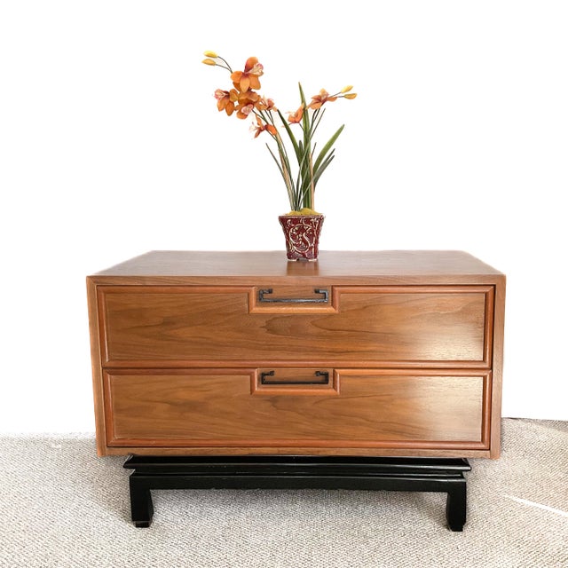 1960s American of Martinsville Hollywood Regency Ming Inspired Chest ...