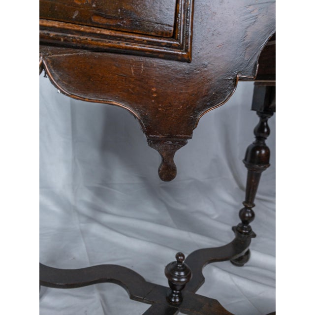17th Century William and Mary Oyster Veneered Walnut Dressing Table ...